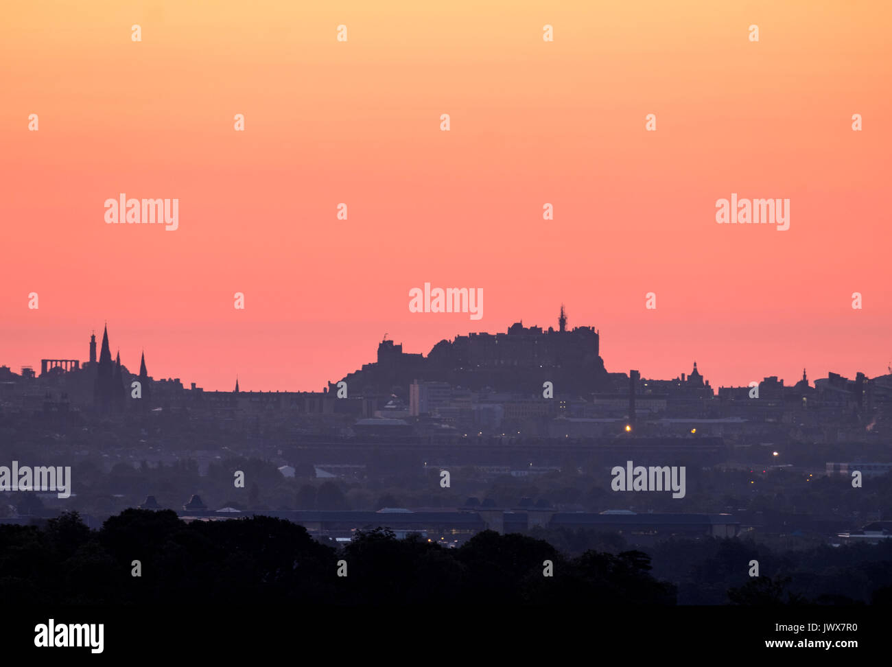 Edinburgh skyline silhouette hi-res stock photography and images - Alamy