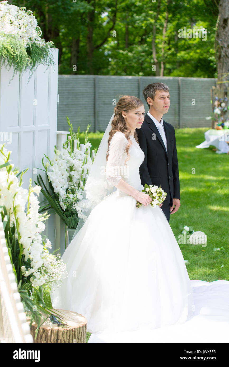 Beautiful married couple in the wedding day Stock Photo - Alamy