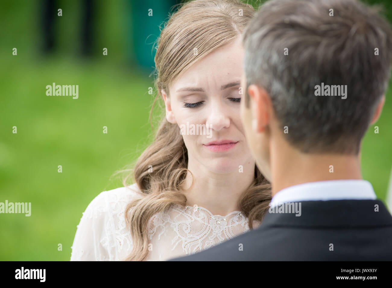 Beautiful married couple in the wedding day Stock Photo - Alamy