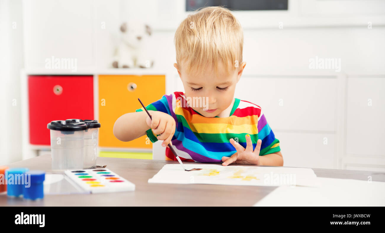 Little child drawing on the paper Stock Photo - Alamy
