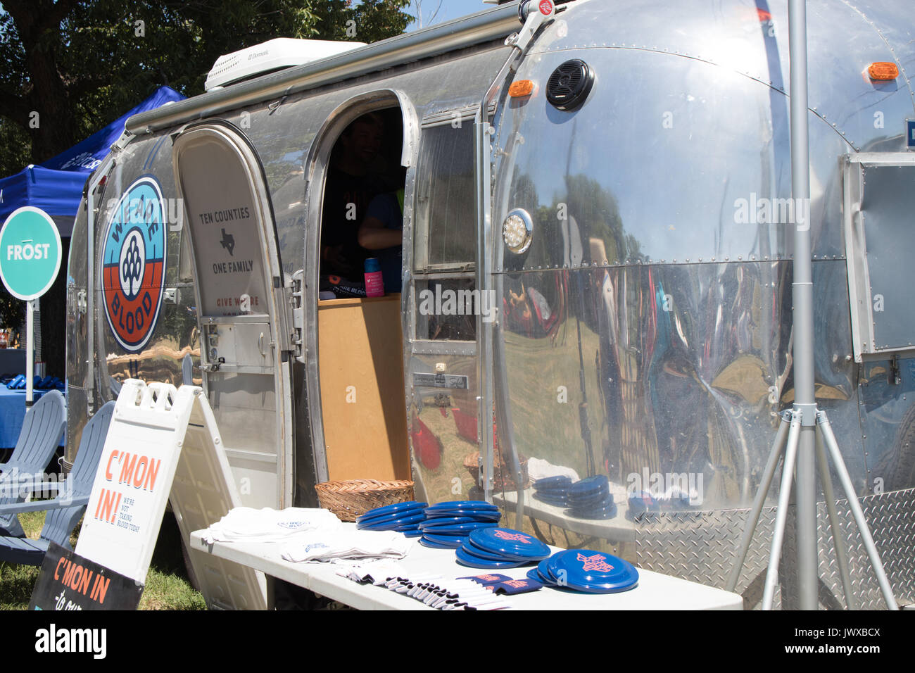Bloodmobile hi-res stock photography and images - Alamy