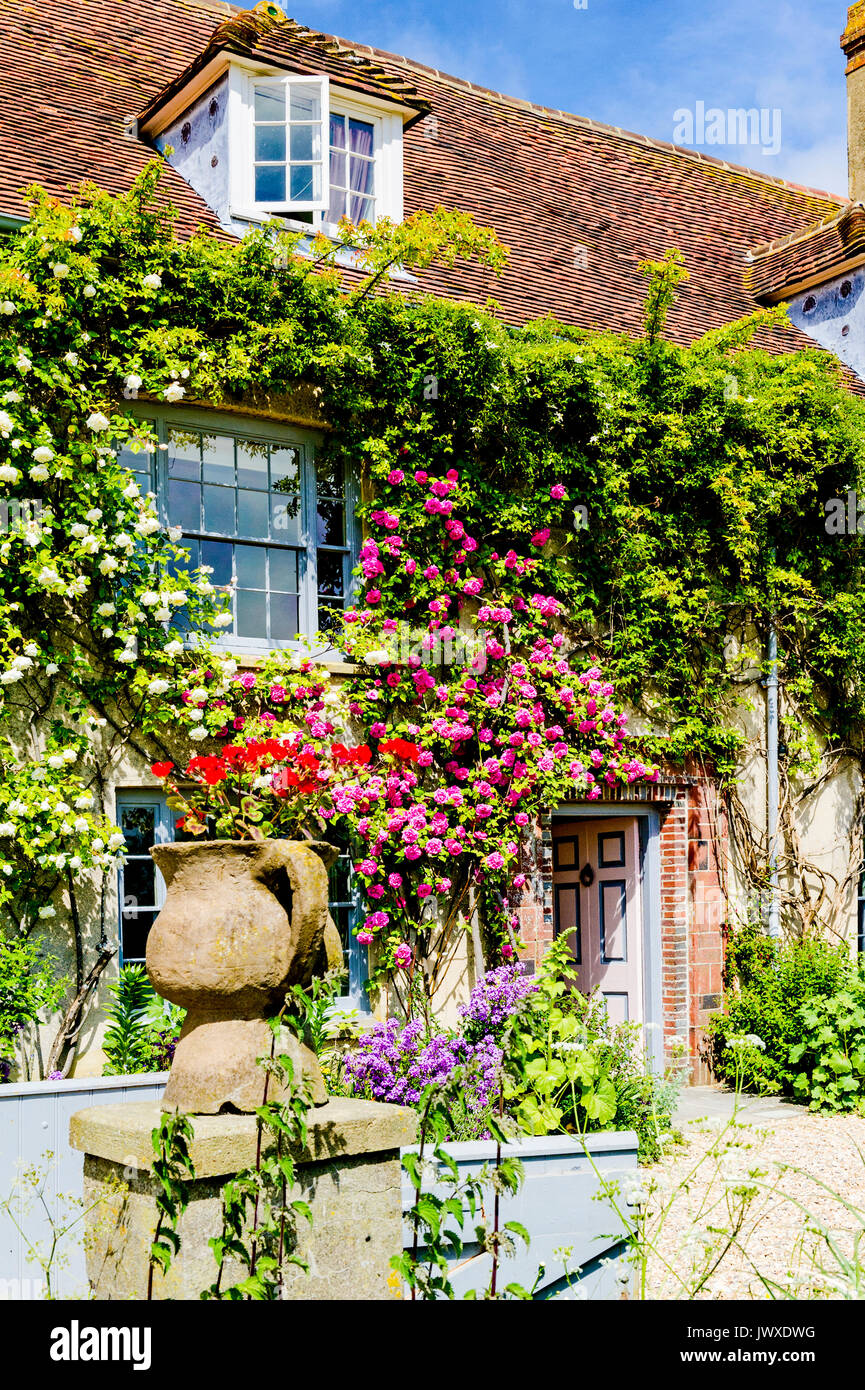 Charleston Farmhouse in Sussex, Home of the Bloomsbury Group; Wohnhaus ...