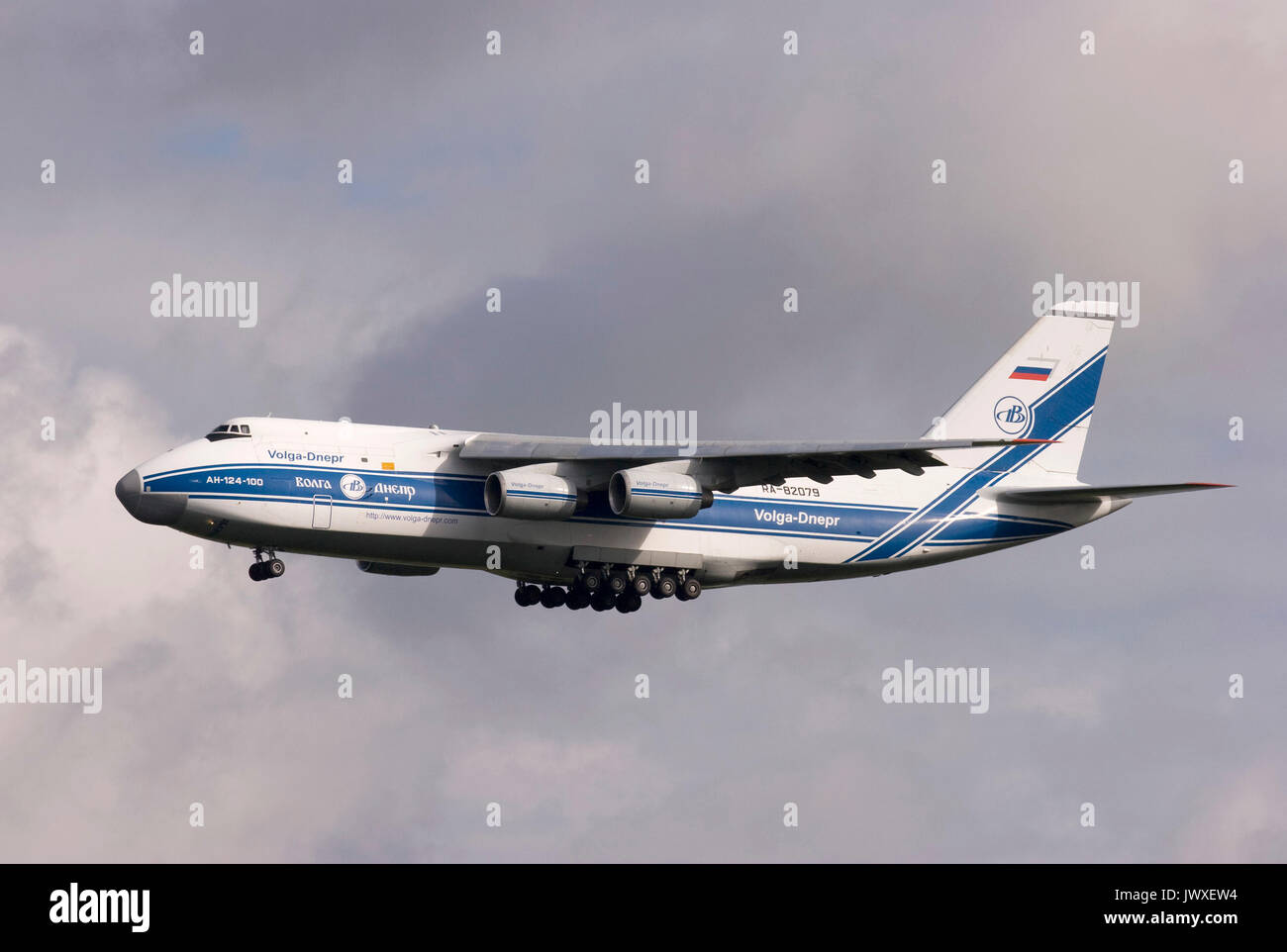 Antonov an 124 100 ruslan hi-res stock photography and images - Alamy