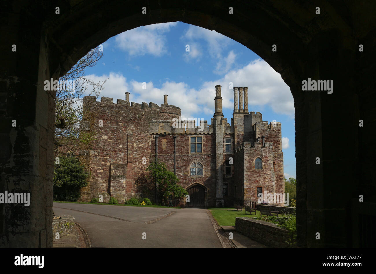 Berkeley castle hi-res stock photography and images - Alamy