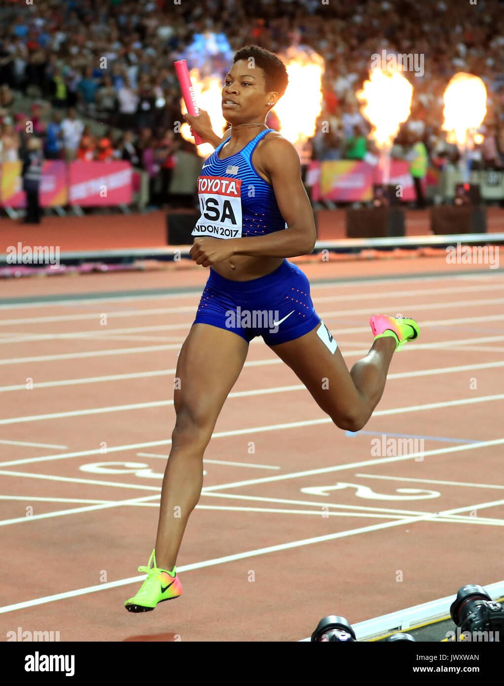 USA's Phyllis Francis takes gold in the Women's 4x400m relay final ...