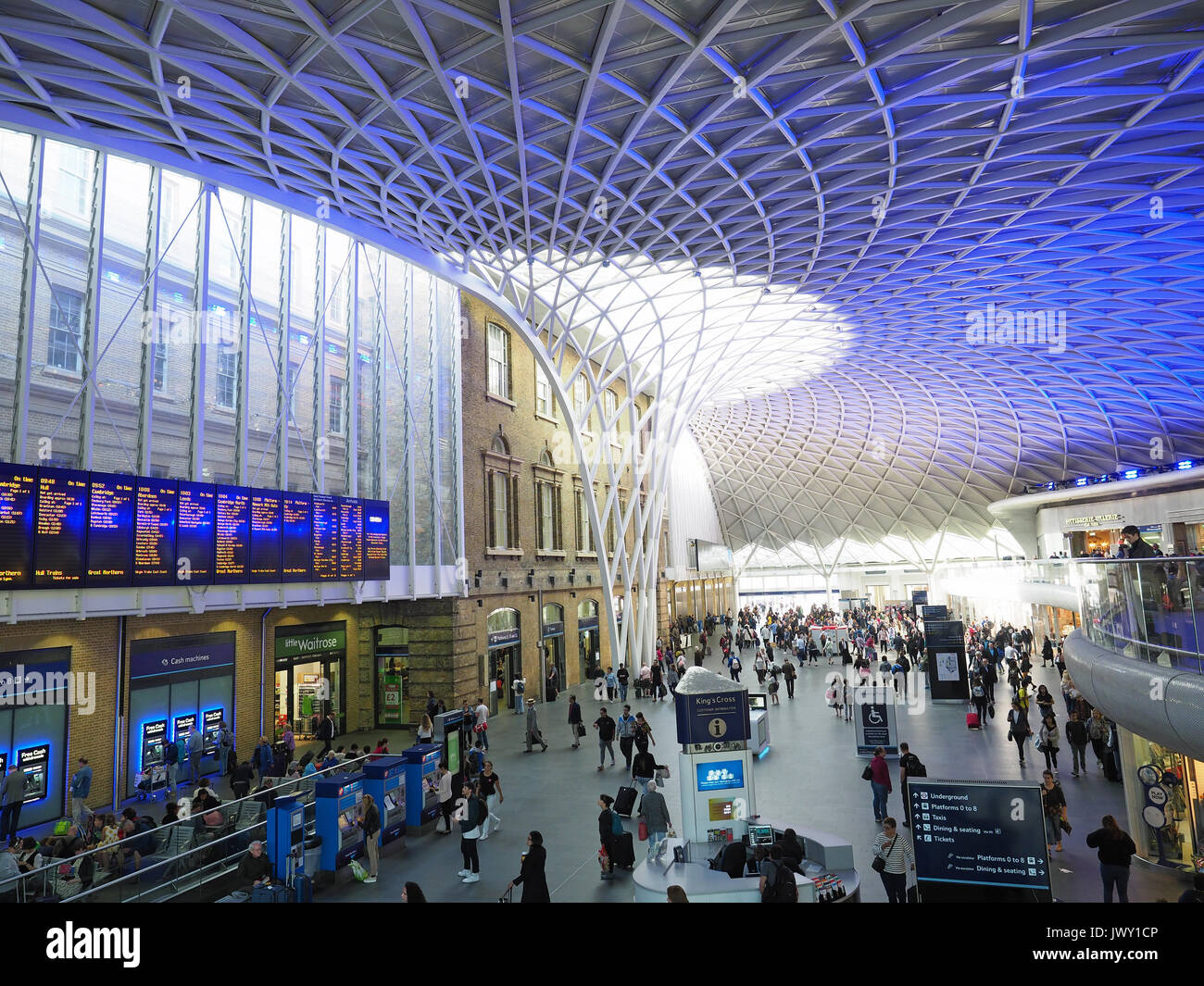 Kings cross station concourse hi-res stock photography and images - Alamy