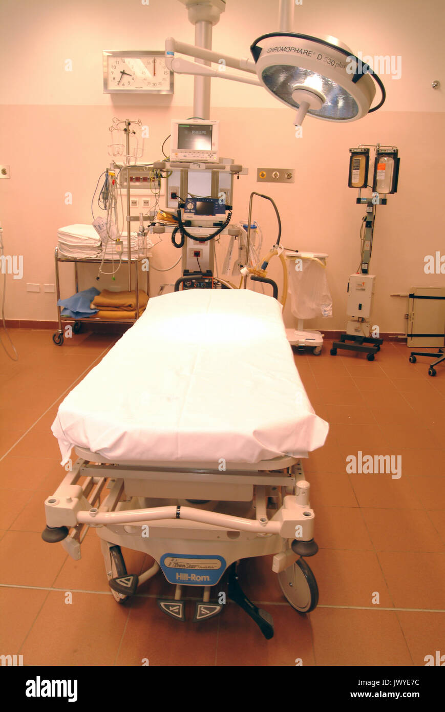 Intensive care unit cleaning hi-res stock photography and images - Alamy