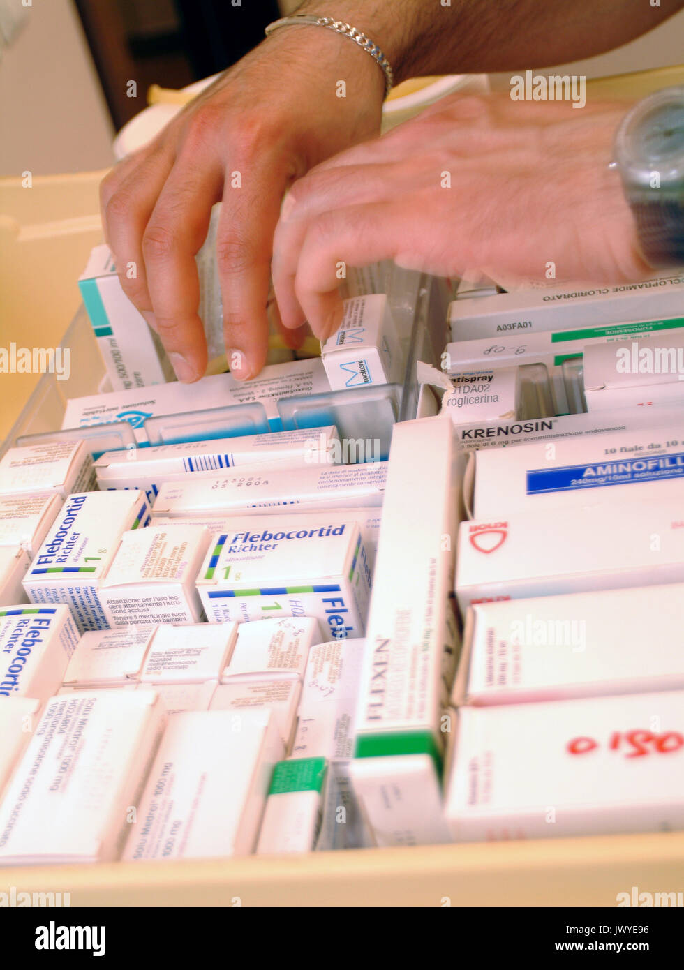 Pharmacist in pharmacy sell medicine Stock Photo - Alamy