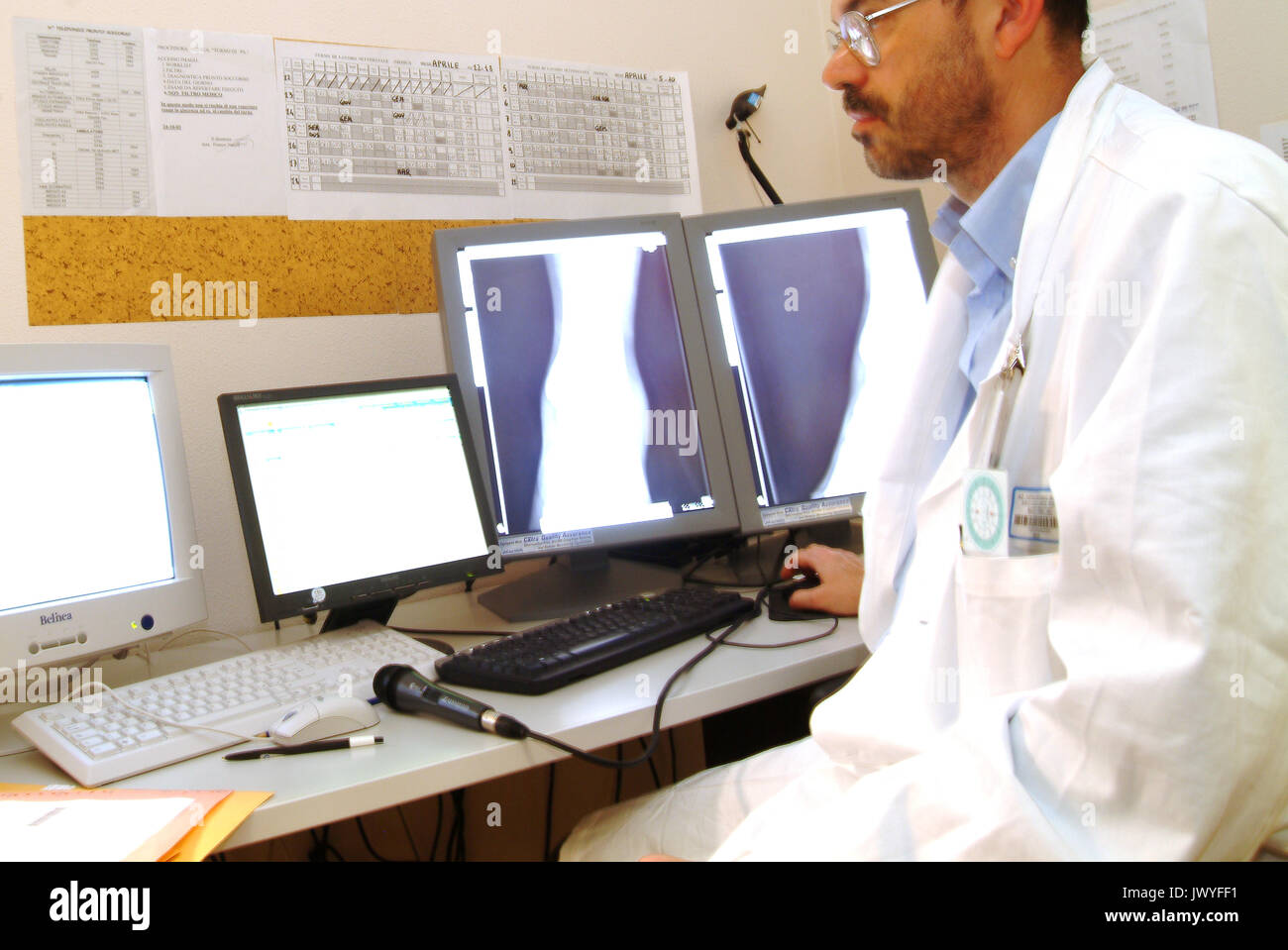 Doctor performing an MRI Magnetic resonance imaging Stock Photo - Alamy