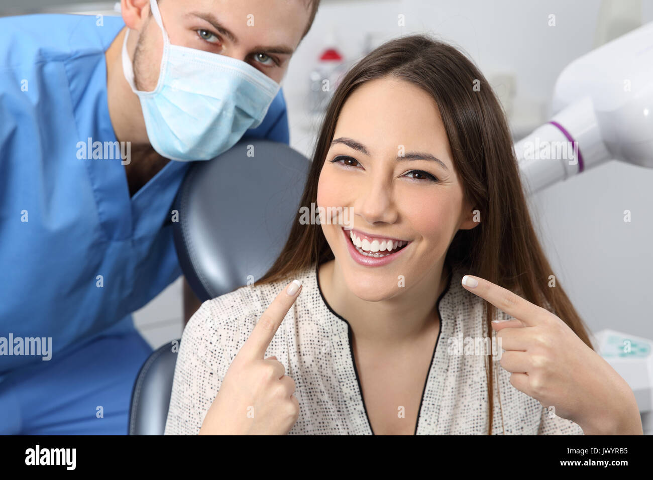 Dentist patient smiling camera hi-res stock photography and images - Alamy