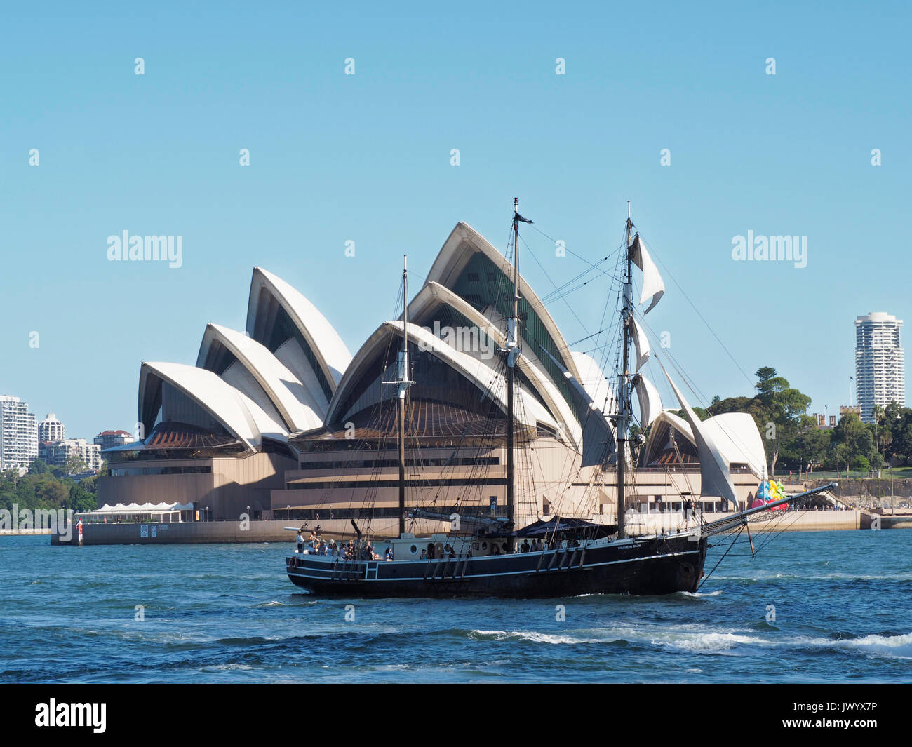 Southern Swan clipper sailing ship in front of Sydney Opera House Stock ...