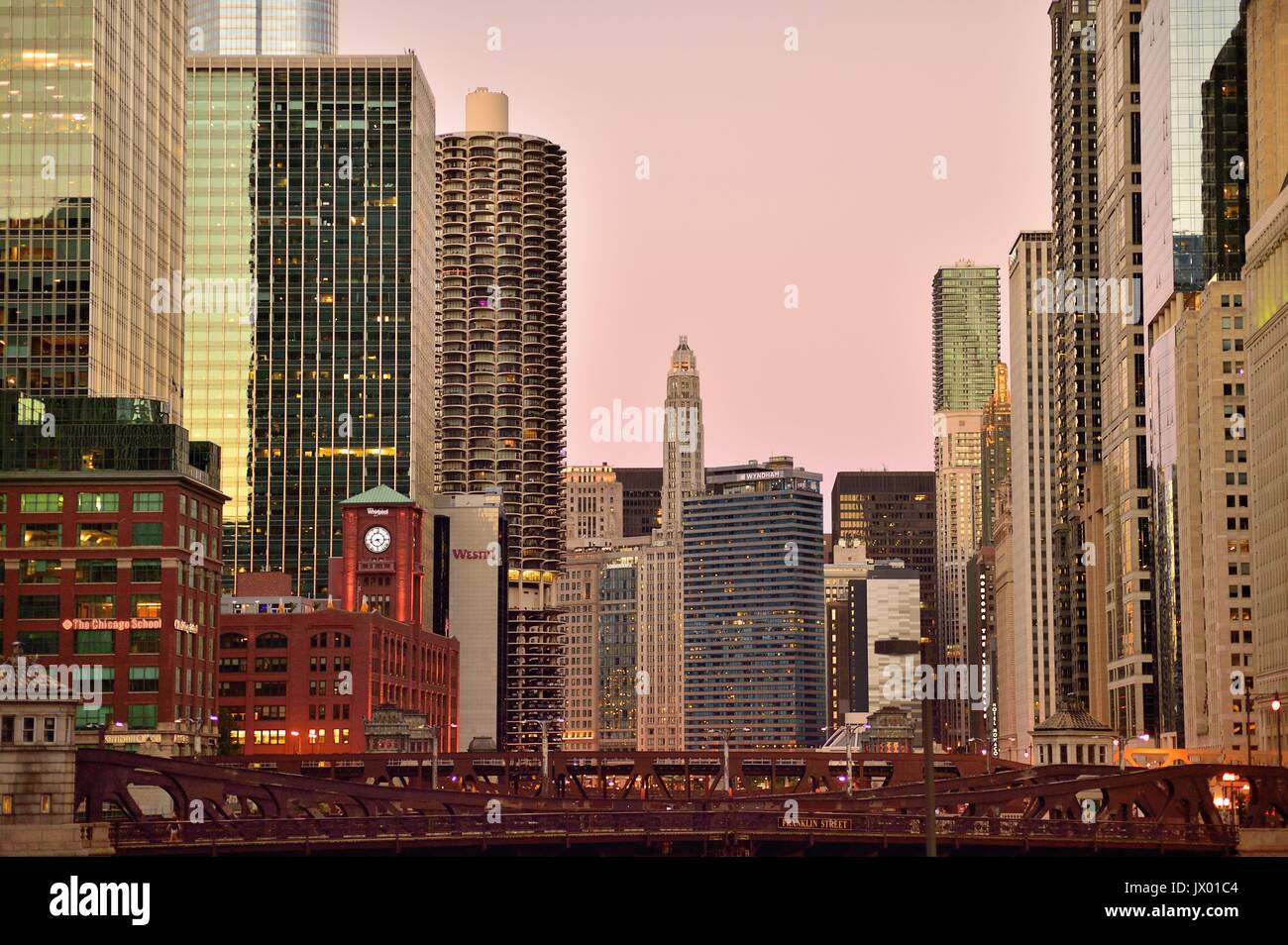 Dusk overtakes the Chicago River canyon in downtown Chicago. Chicago ...