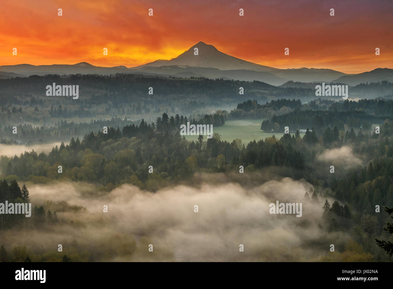 Viewpoint of mount hood hi-res stock photography and images - Alamy