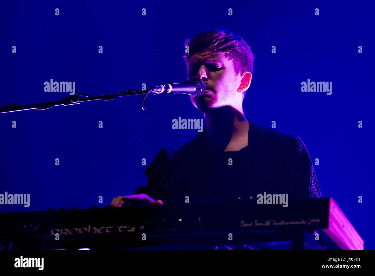 James blake piano hi-res stock photography and images - Alamy