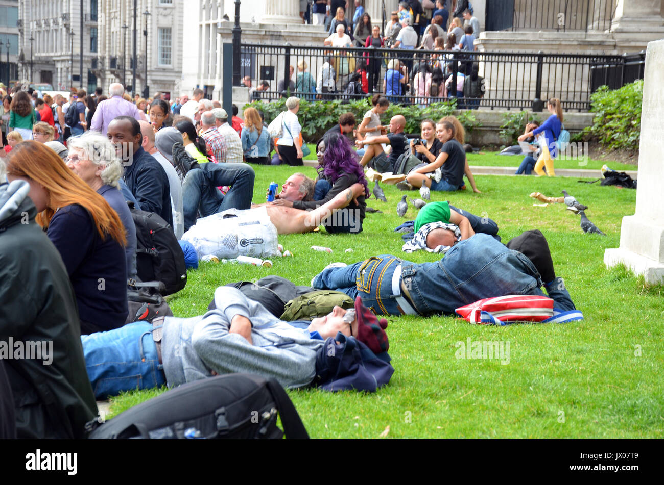 Drunk tramps uk hi-res stock photography and images - Alamy