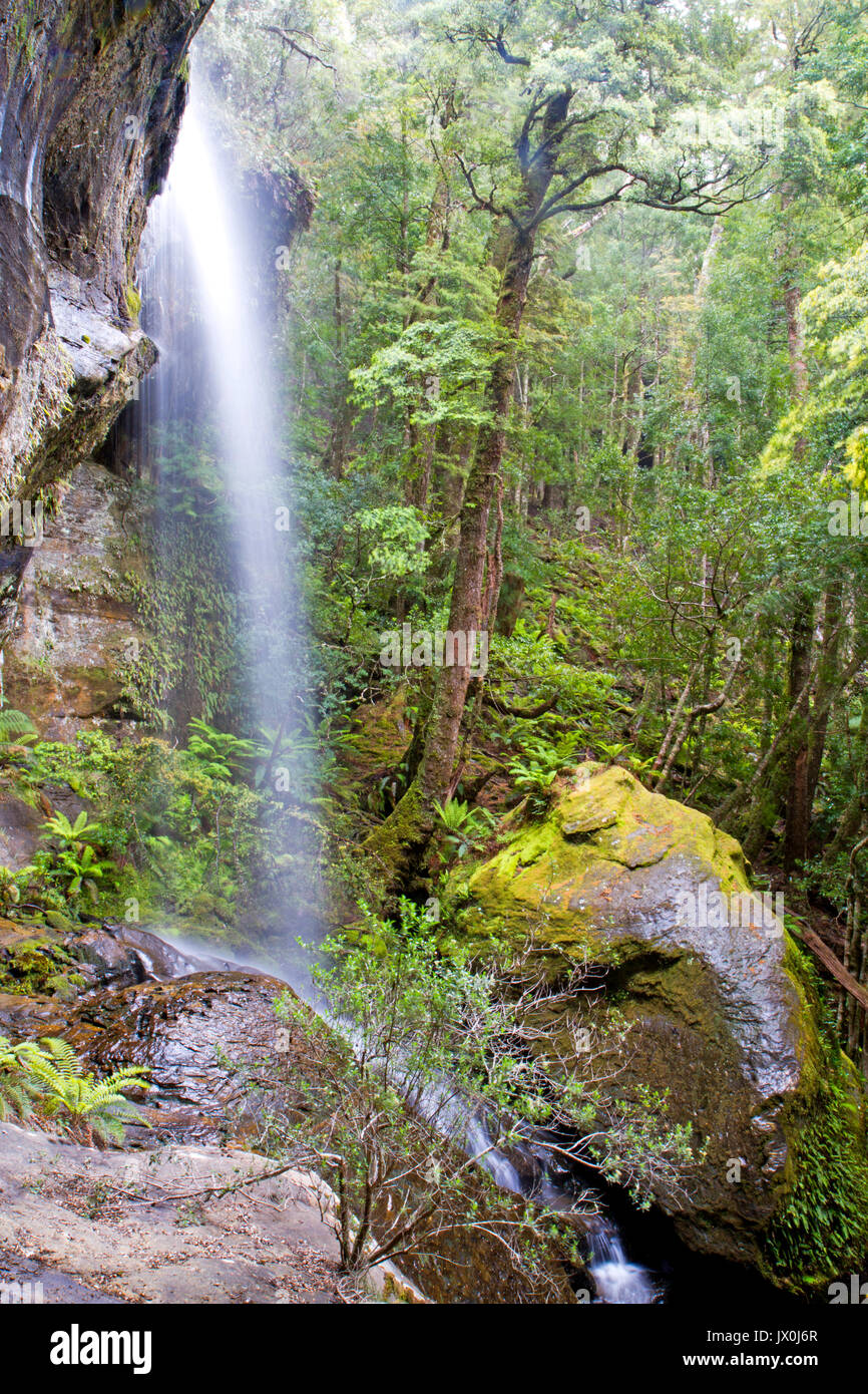 Split rock hi-res stock photography and images - Alamy