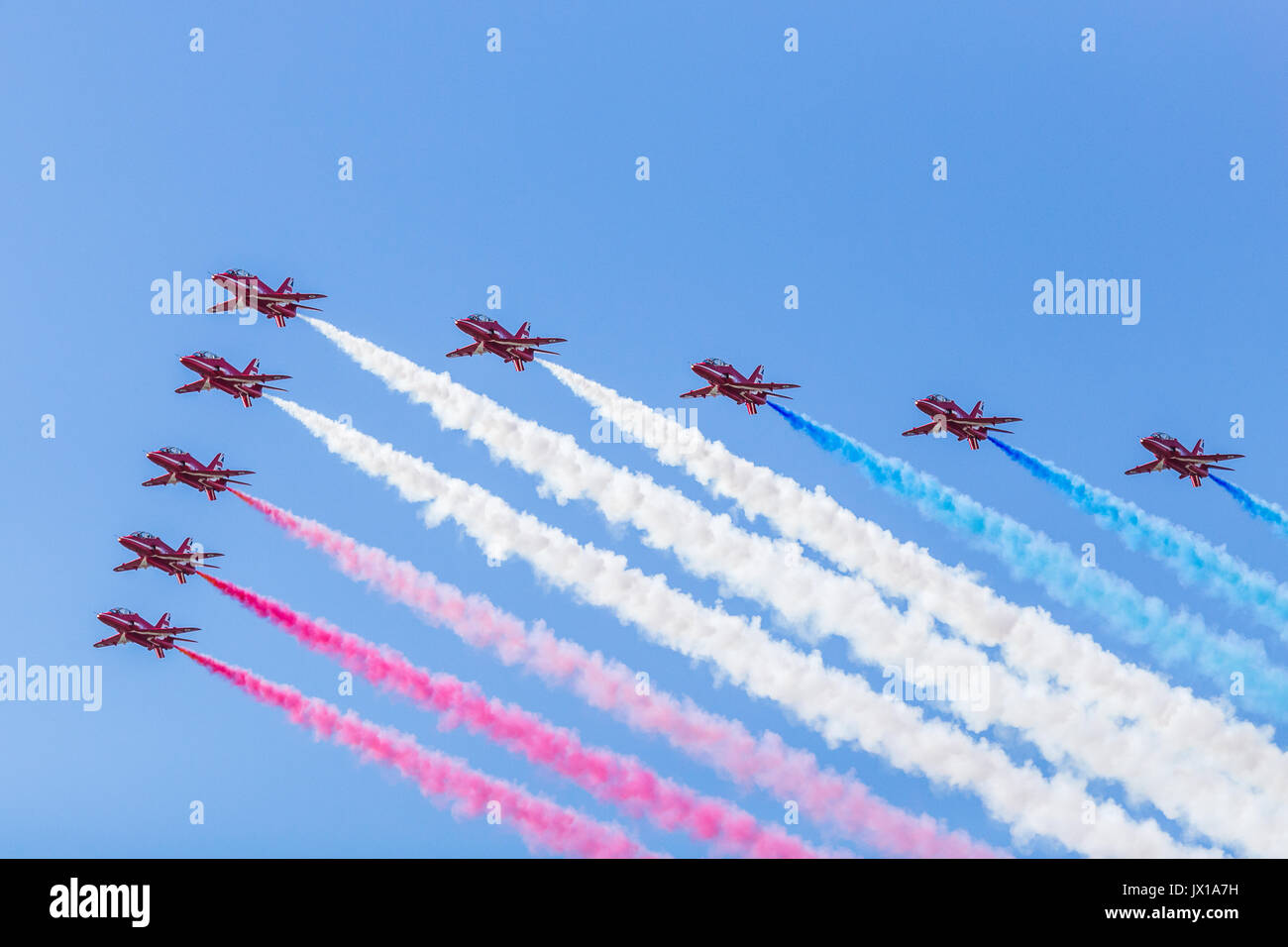 The Red Arrows depart the Blackpool airshow (a free event on the beach ...