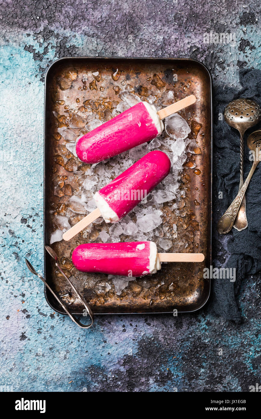 Top view pink cranberry popsicle Stock Photo - Alamy