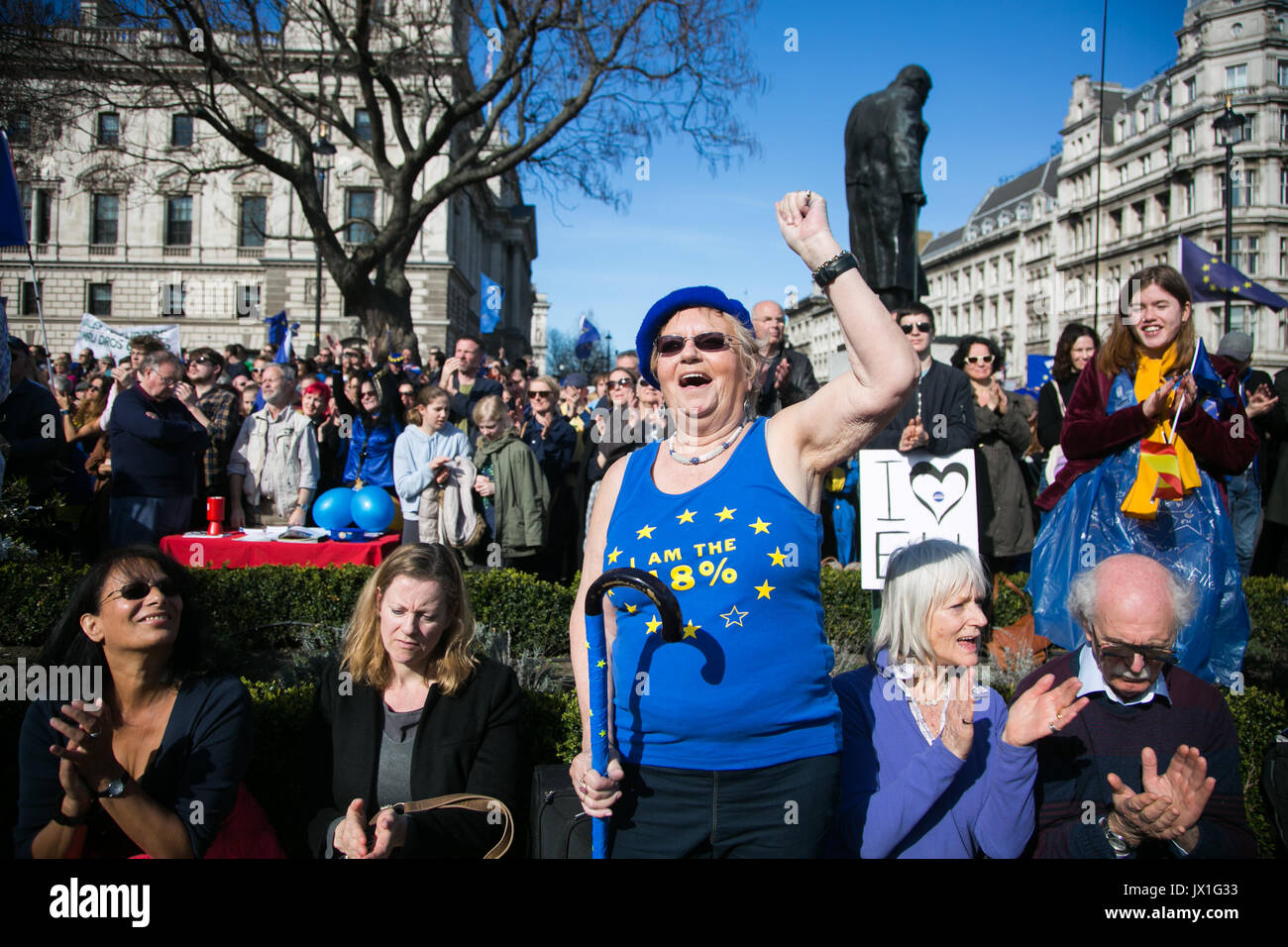 Hundreds of thousands of people protest in the Unite for Europe March ...