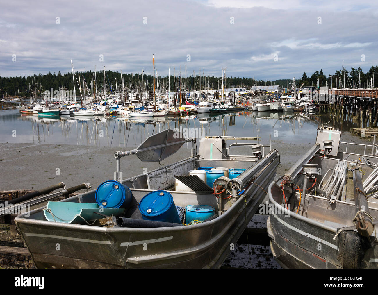 Pleasure craft on a beautiful waterway hi-res stock photography and ...