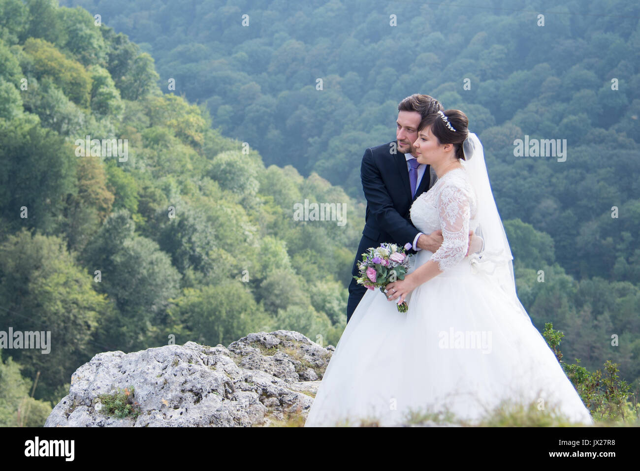 Beautiful married couple in the wedding day Stock Photo - Alamy