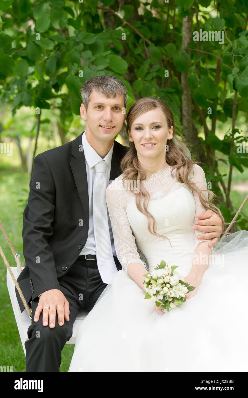 Beautiful married couple in the wedding day Stock Photo - Alamy
