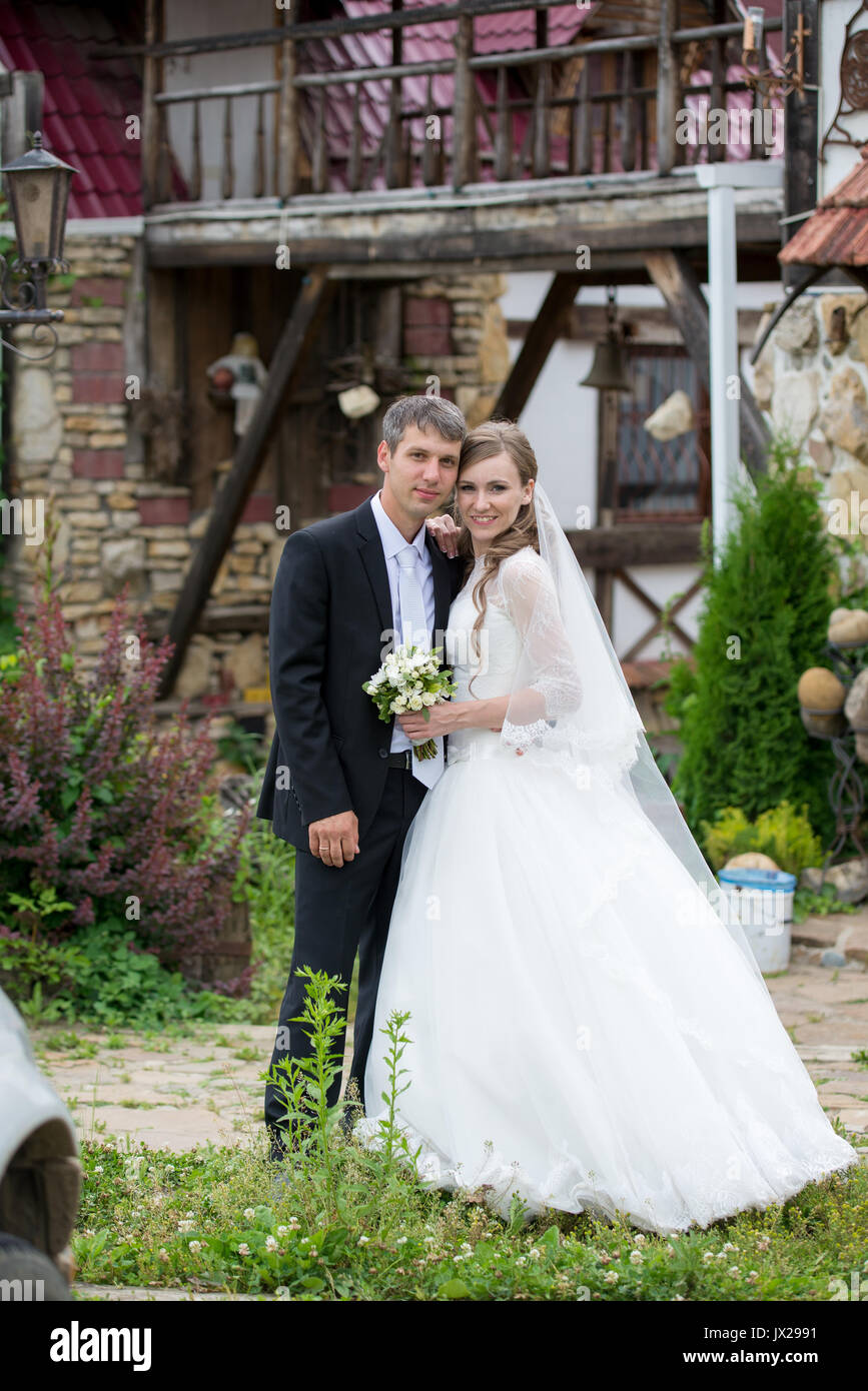 Beautiful married couple in the wedding day Stock Photo - Alamy