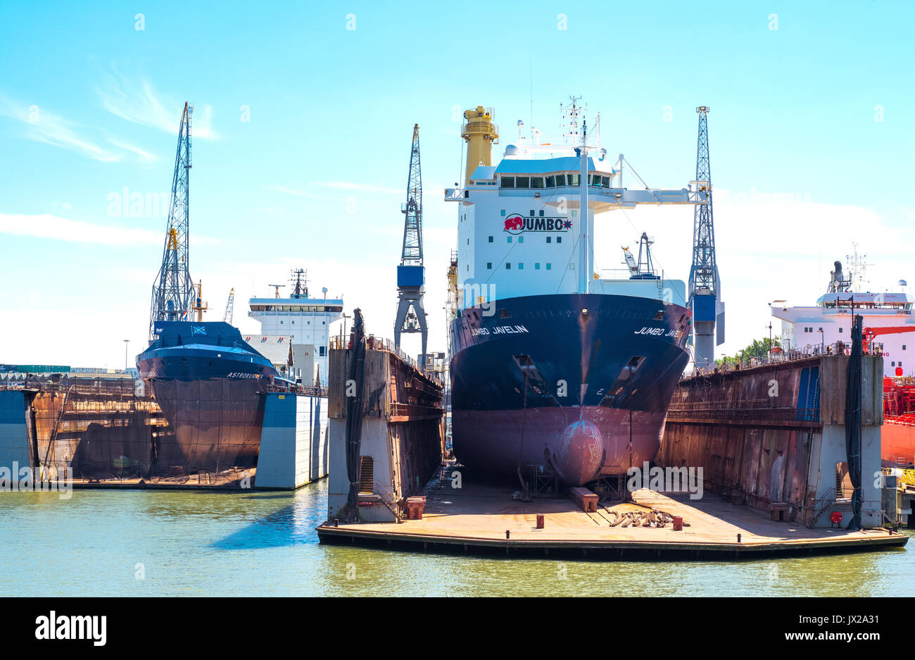 Handling equipments hi-res stock photography and images - Alamy