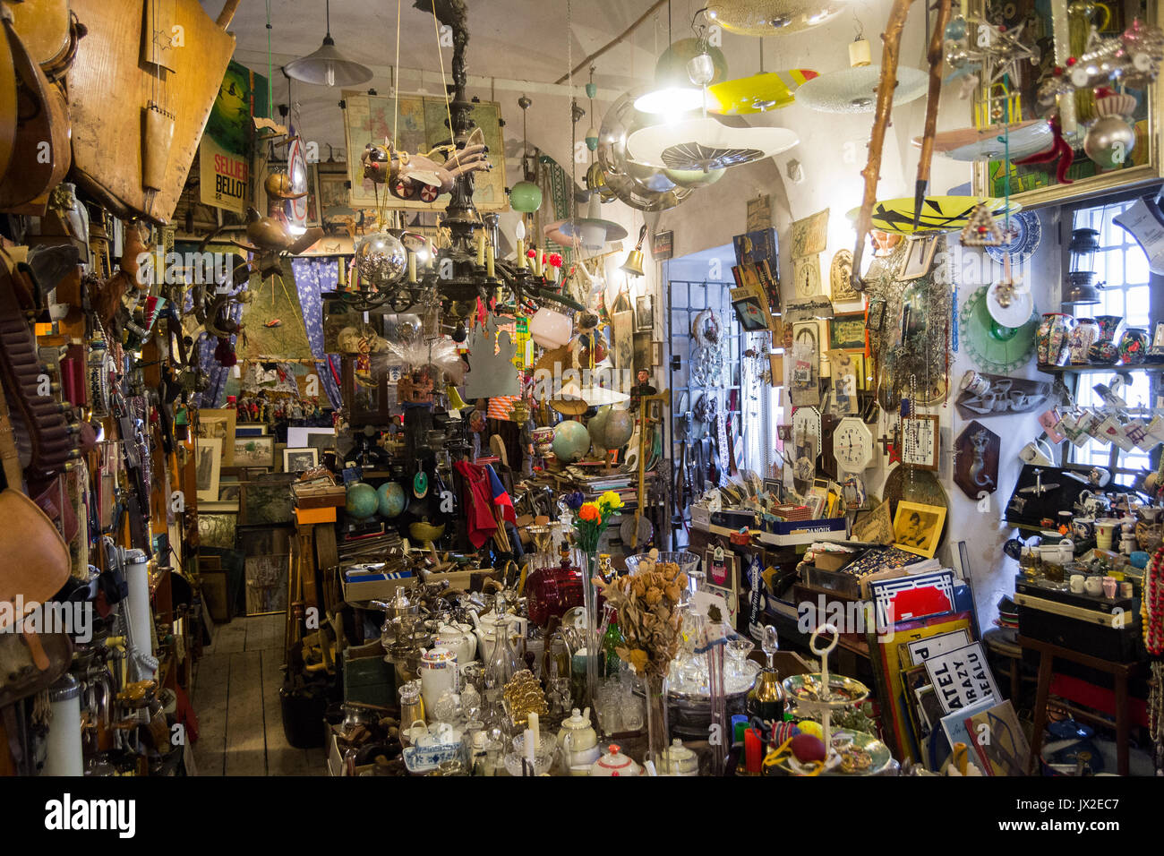 Traditonal inside hi-res stock photography and images - Alamy