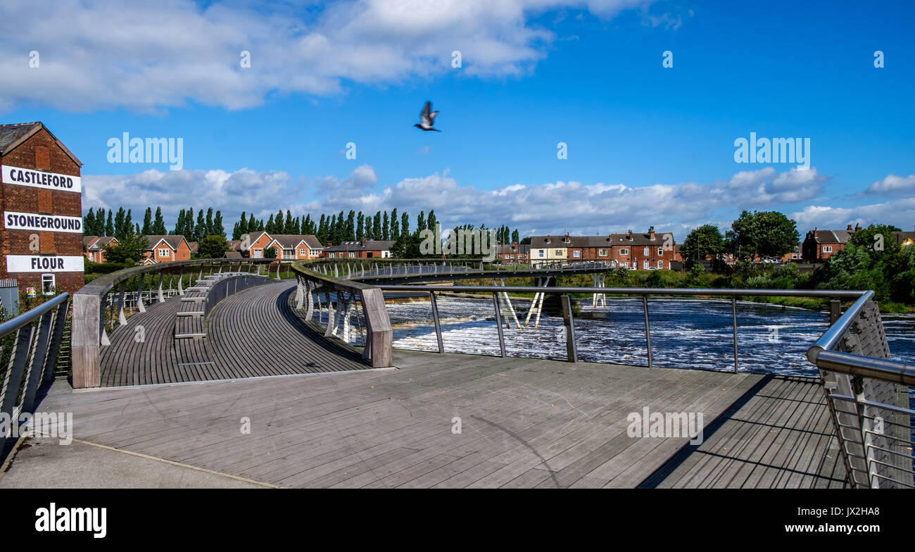 Thames path wooden footbridge hi-res stock photography and images - Alamy