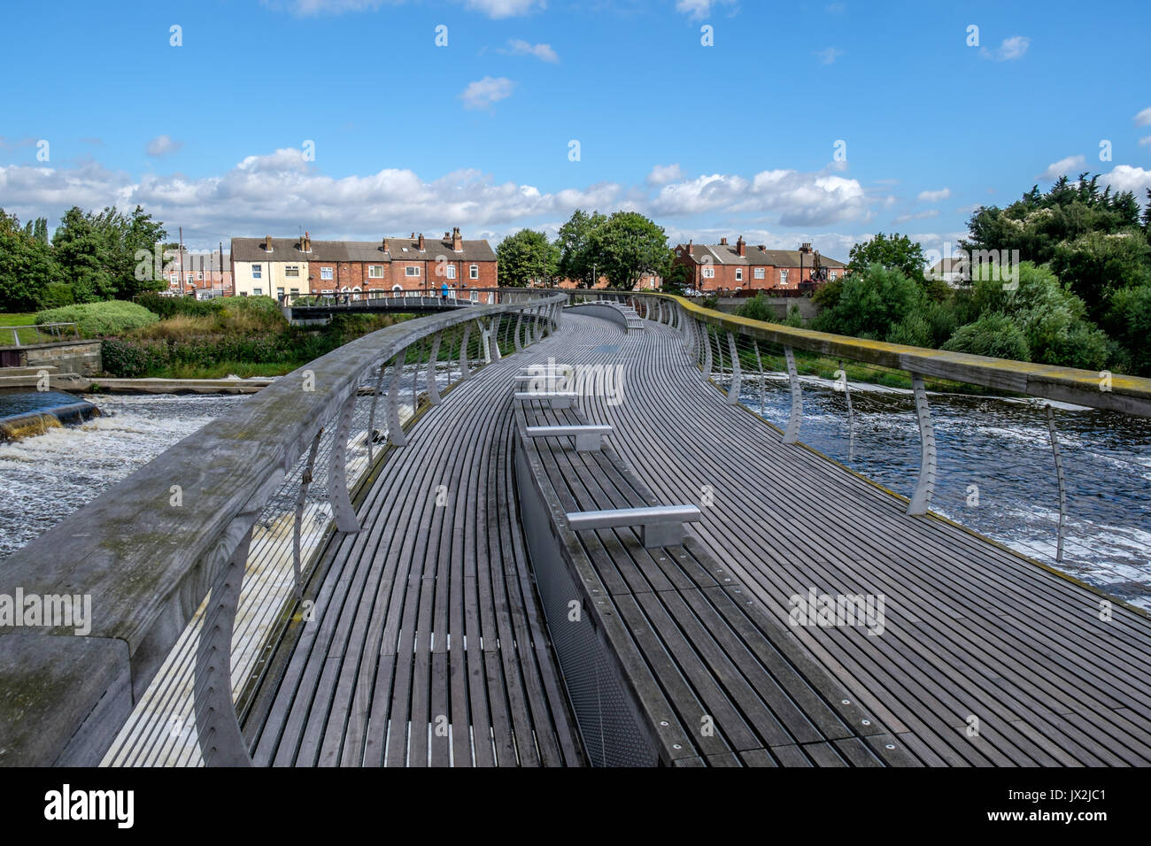 Thames path wooden footbridge hi-res stock photography and images - Alamy