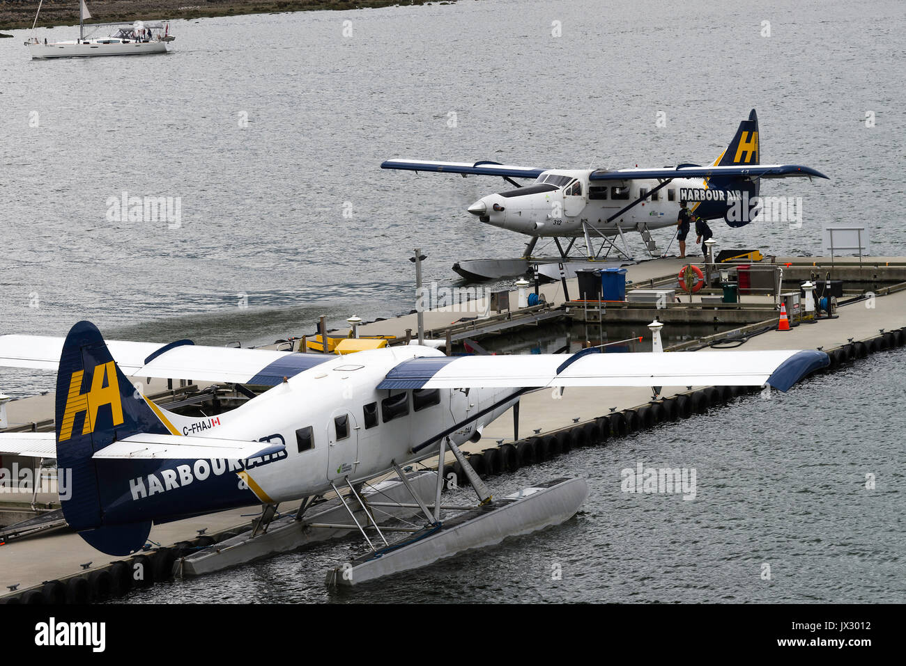Harbour air seaplanes hi-res stock photography and images - Alamy
