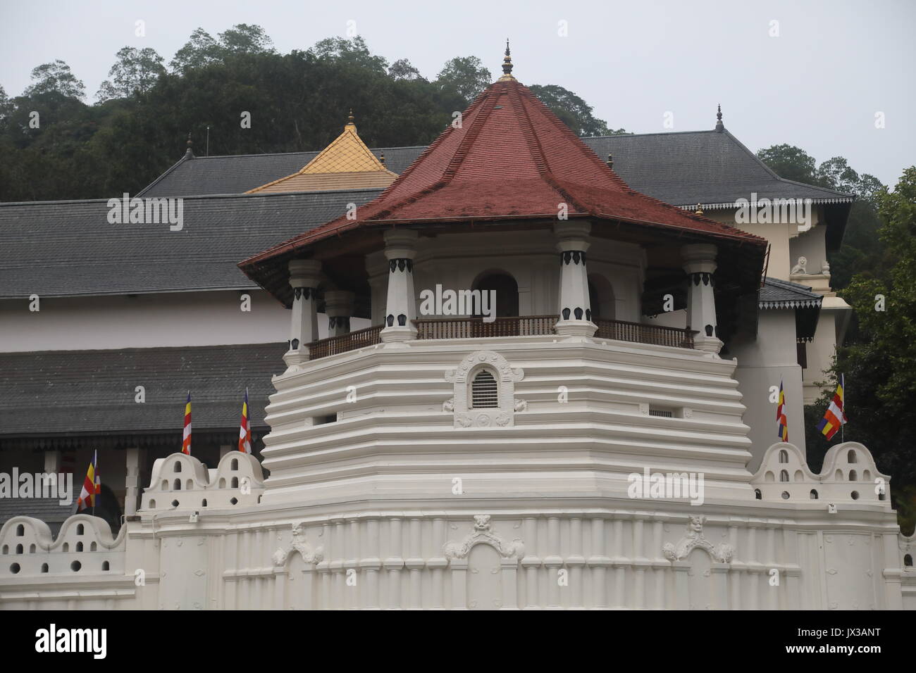 Temple of the Tooth Relic of the Buddha Stock Photo - Alamy