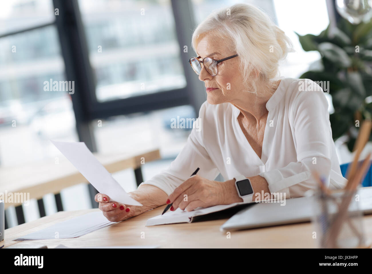 Experienced leadership hi-res stock photography and images - Alamy