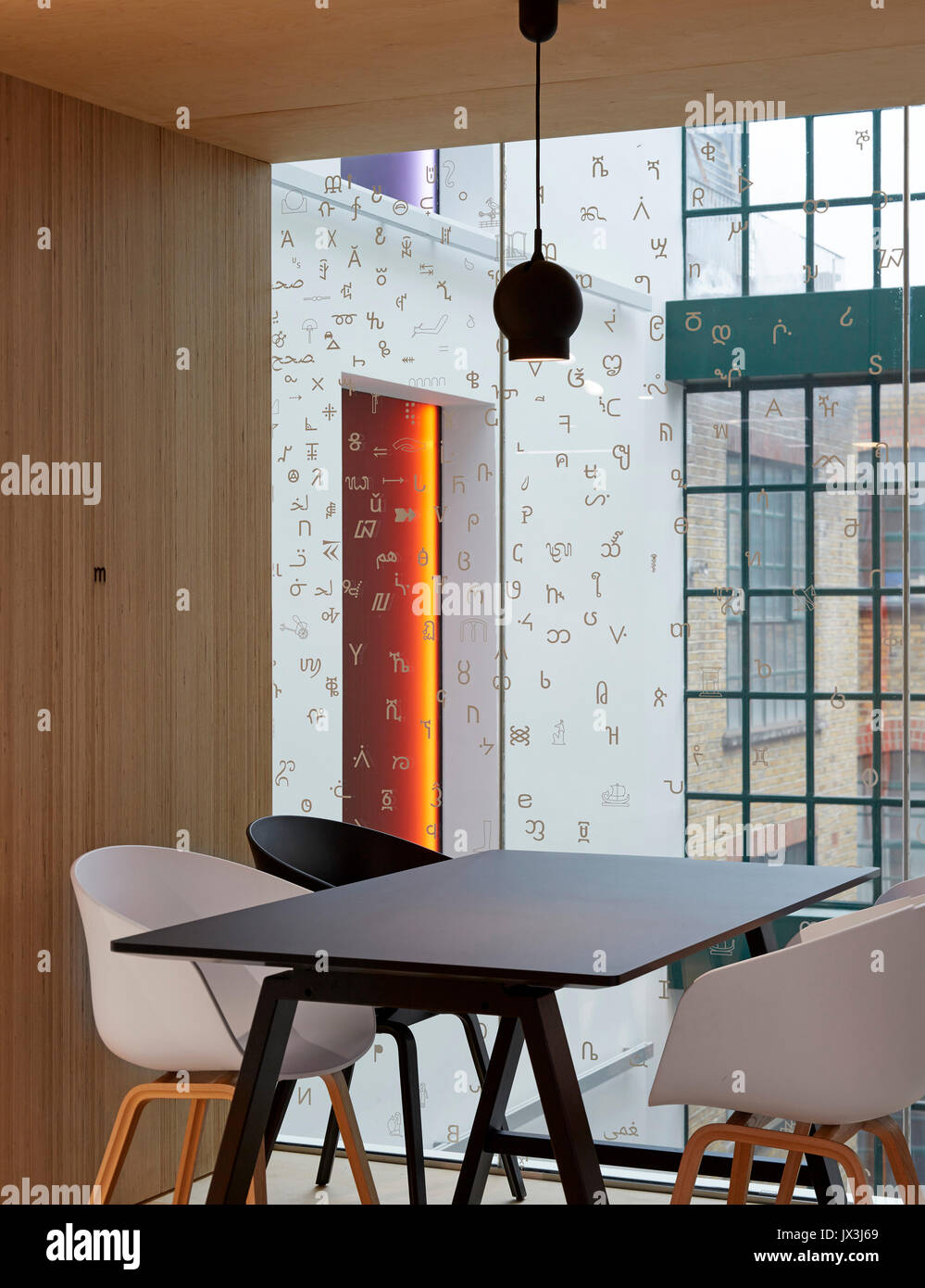 Breakout area office hi-res stock photography and images - Alamy