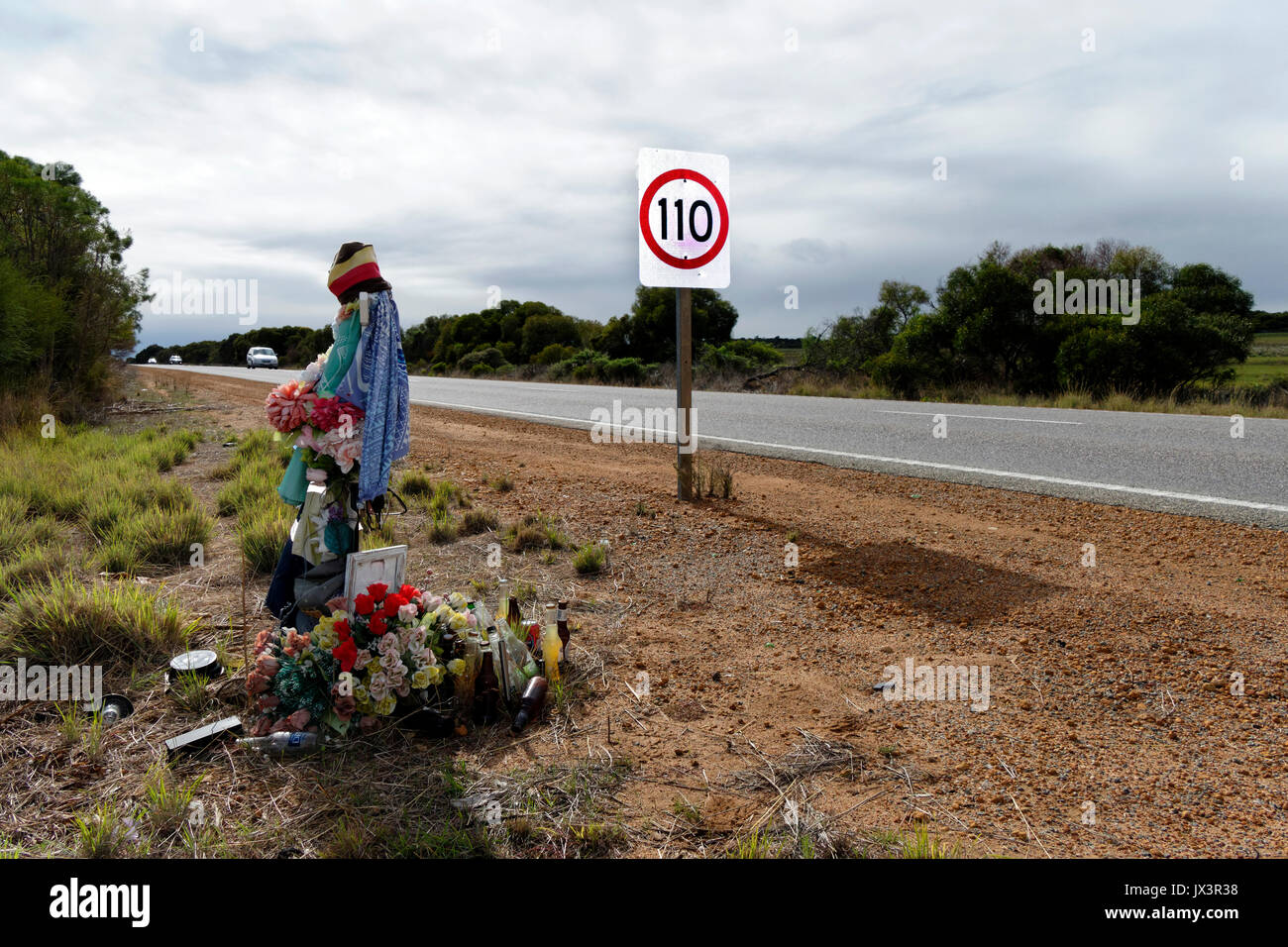 Roadside memorial australia hi-res stock photography and images - Alamy