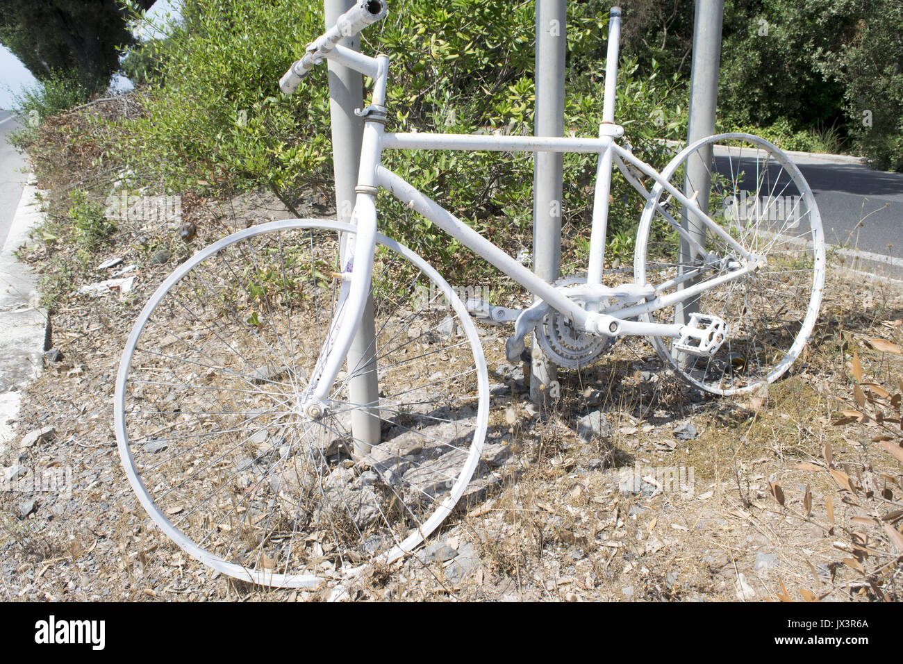 White cycle hi-res stock photography and images - Alamy