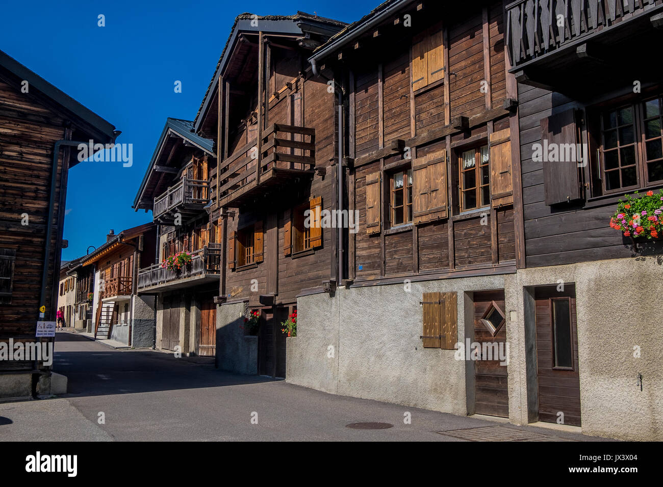 Log cabins in the alps hi-res stock photography and images - Alamy