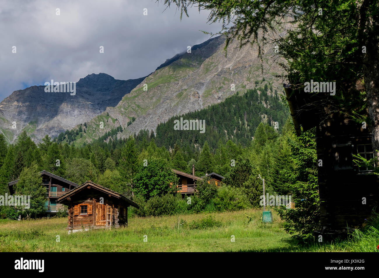 Log cabins in the alps hi-res stock photography and images - Alamy