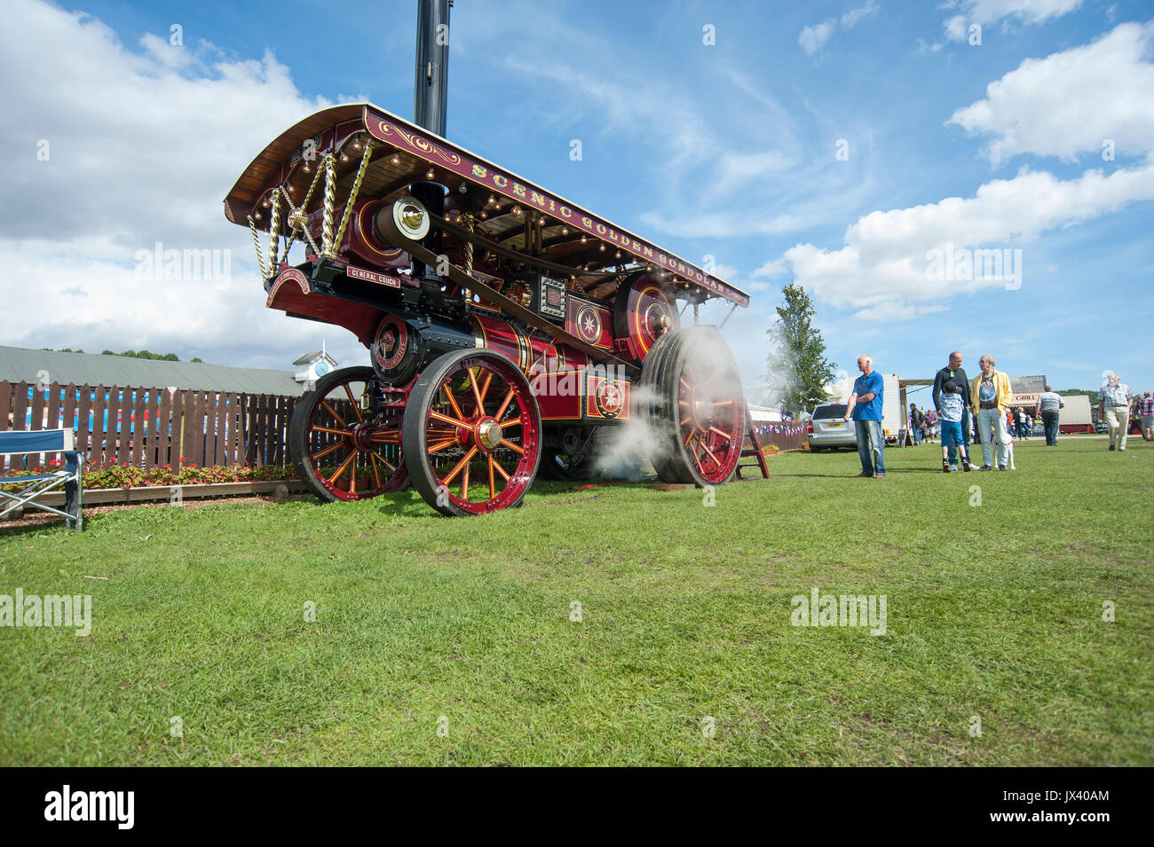Fowler Showmans Steam Engine and Steam Fairground Organ entertaining ...