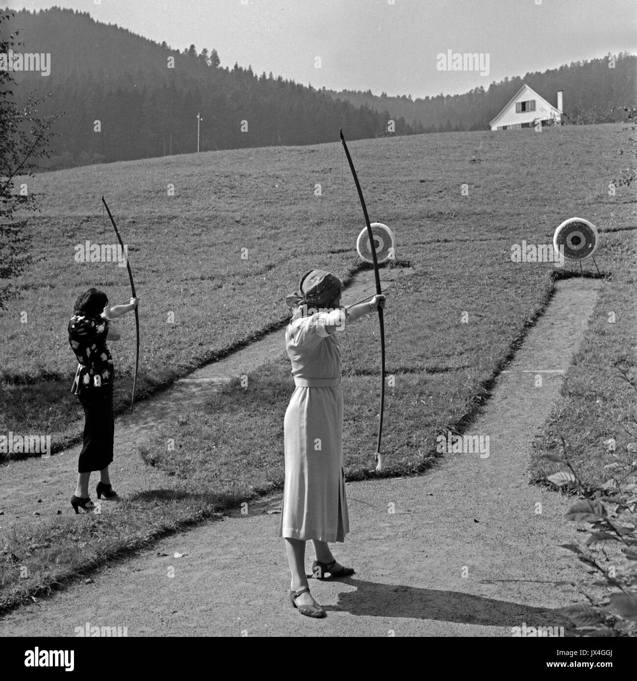 Female Archers High Resolution Stock Photography and Images - Alamy