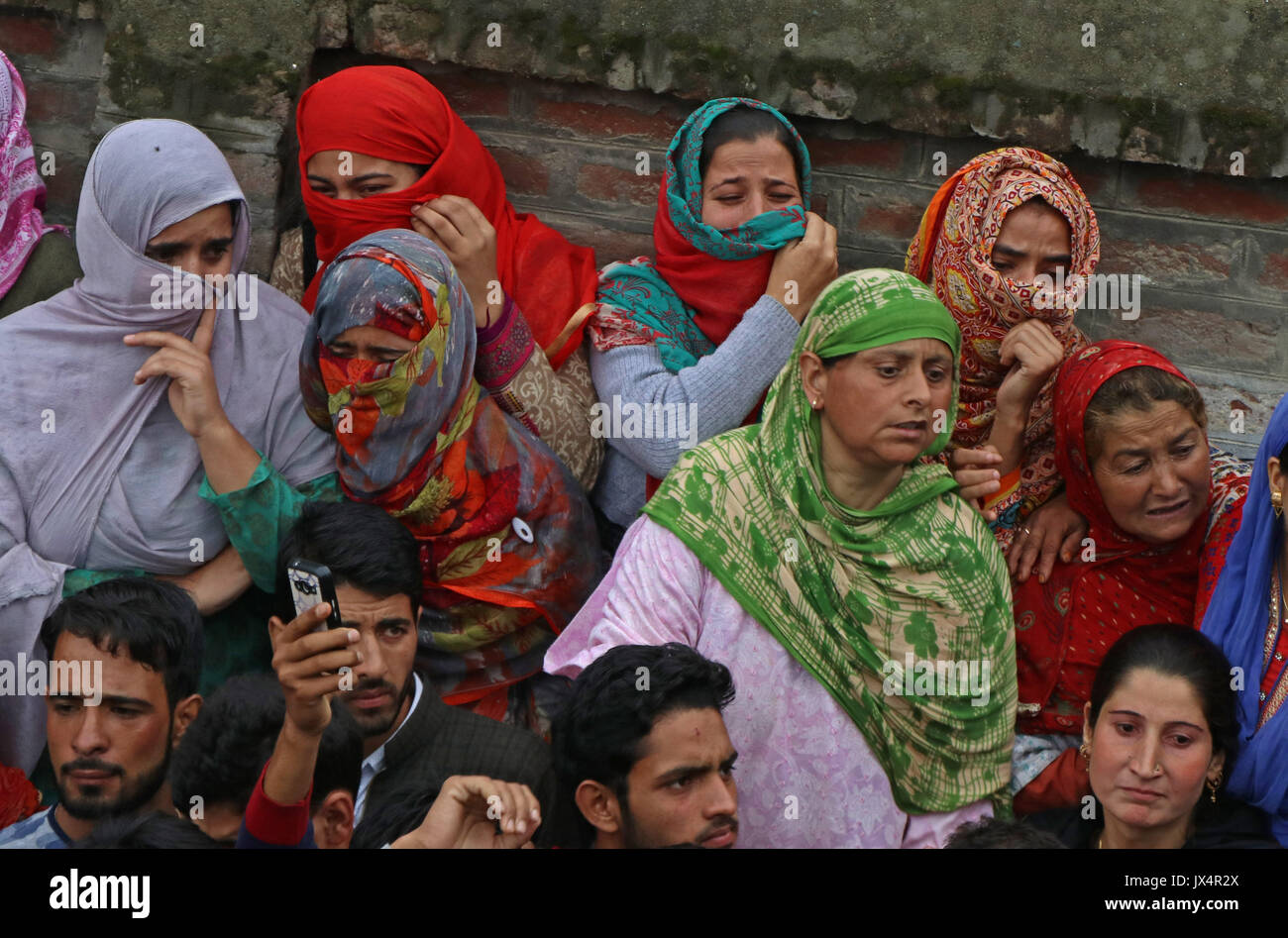 Villagers mourn during the funeral of slain Hizb ul Mujahideen ...