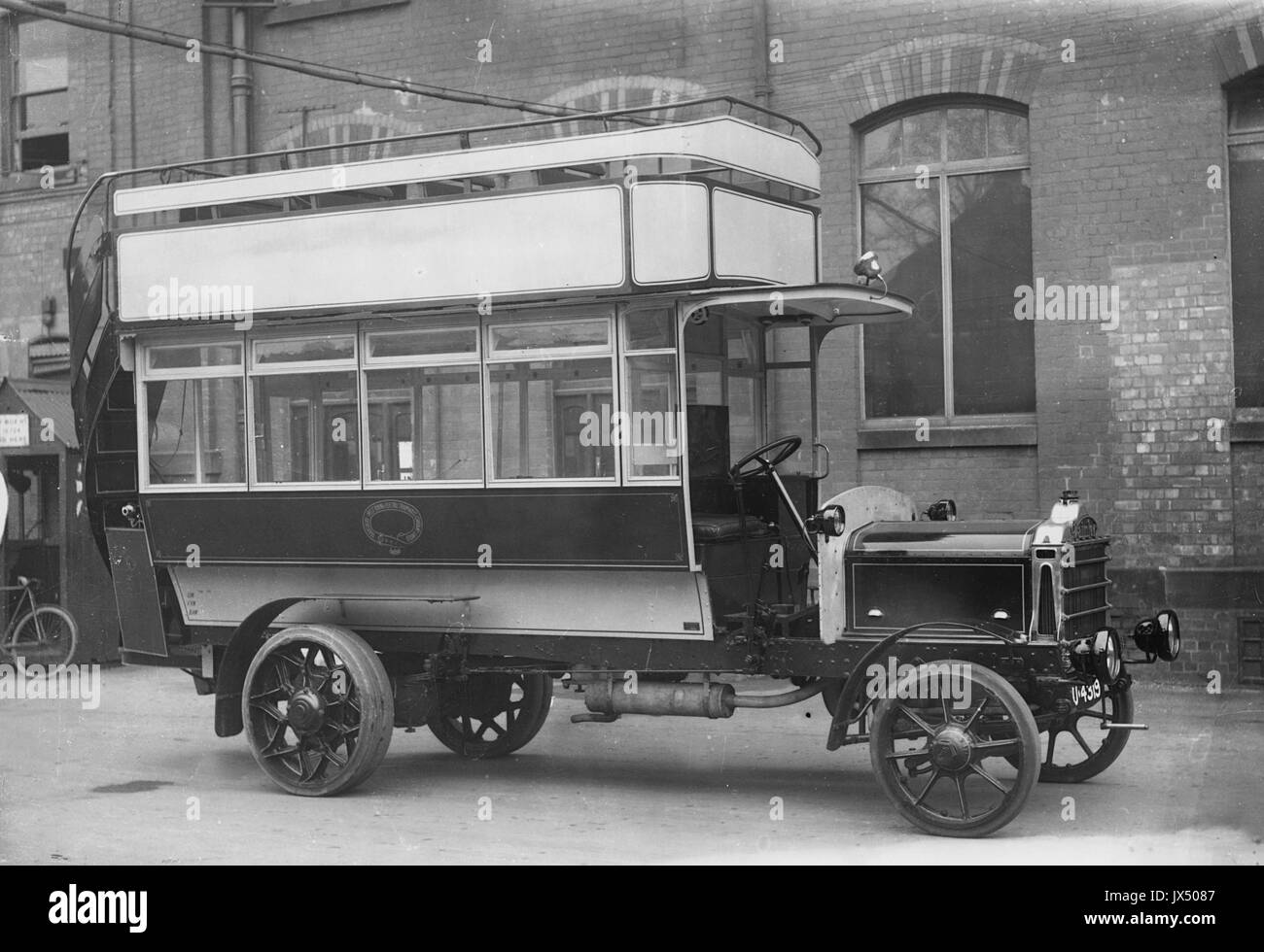 1914 Daimler bus Stock Photo - Alamy