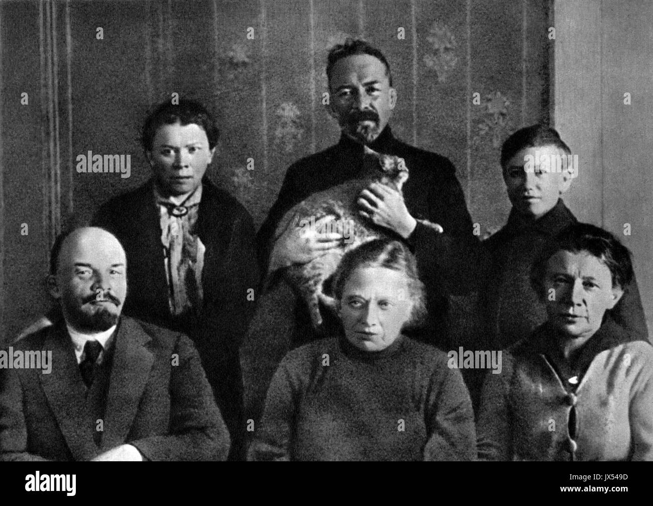 Painting lenin hi-res stock photography and images - Alamy