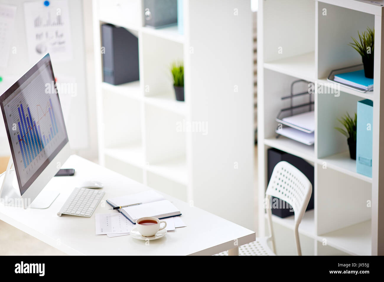 Workplace expert hi-res stock photography and images - Alamy