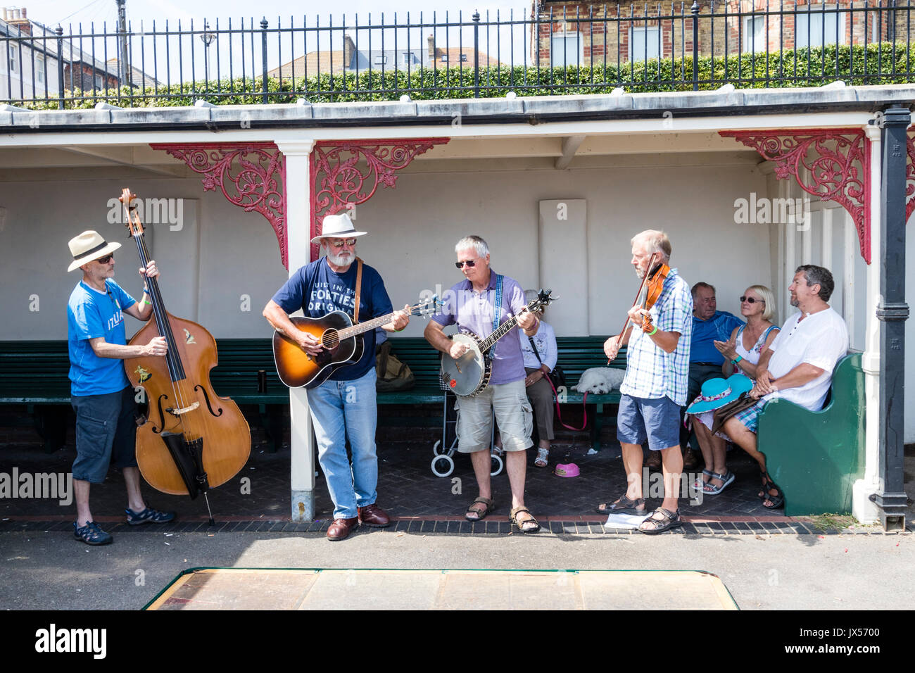 Folk music band hi-res stock photography and images - Alamy