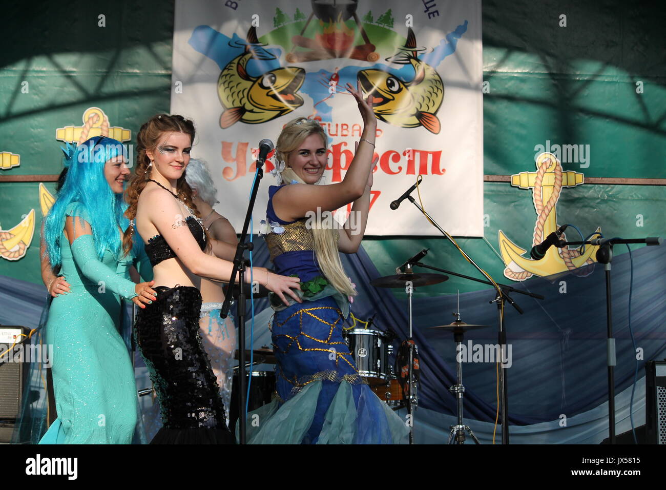 performance competition for title best beautiful mermaind on ...