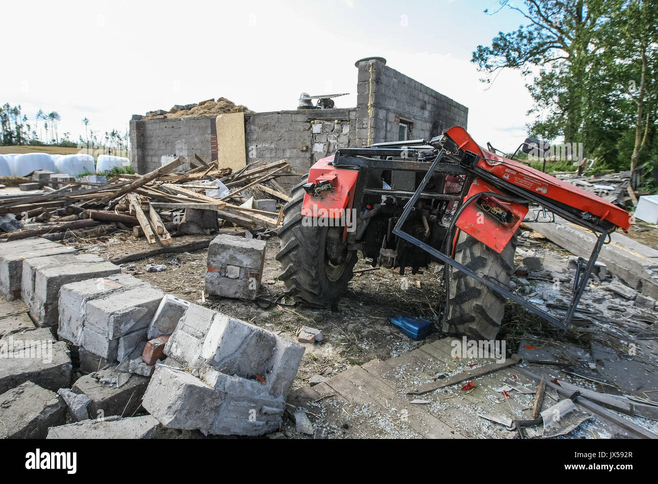 Sylczno, Poland. 14th Aug, 2017. Destroyed building and smashed tractor ...