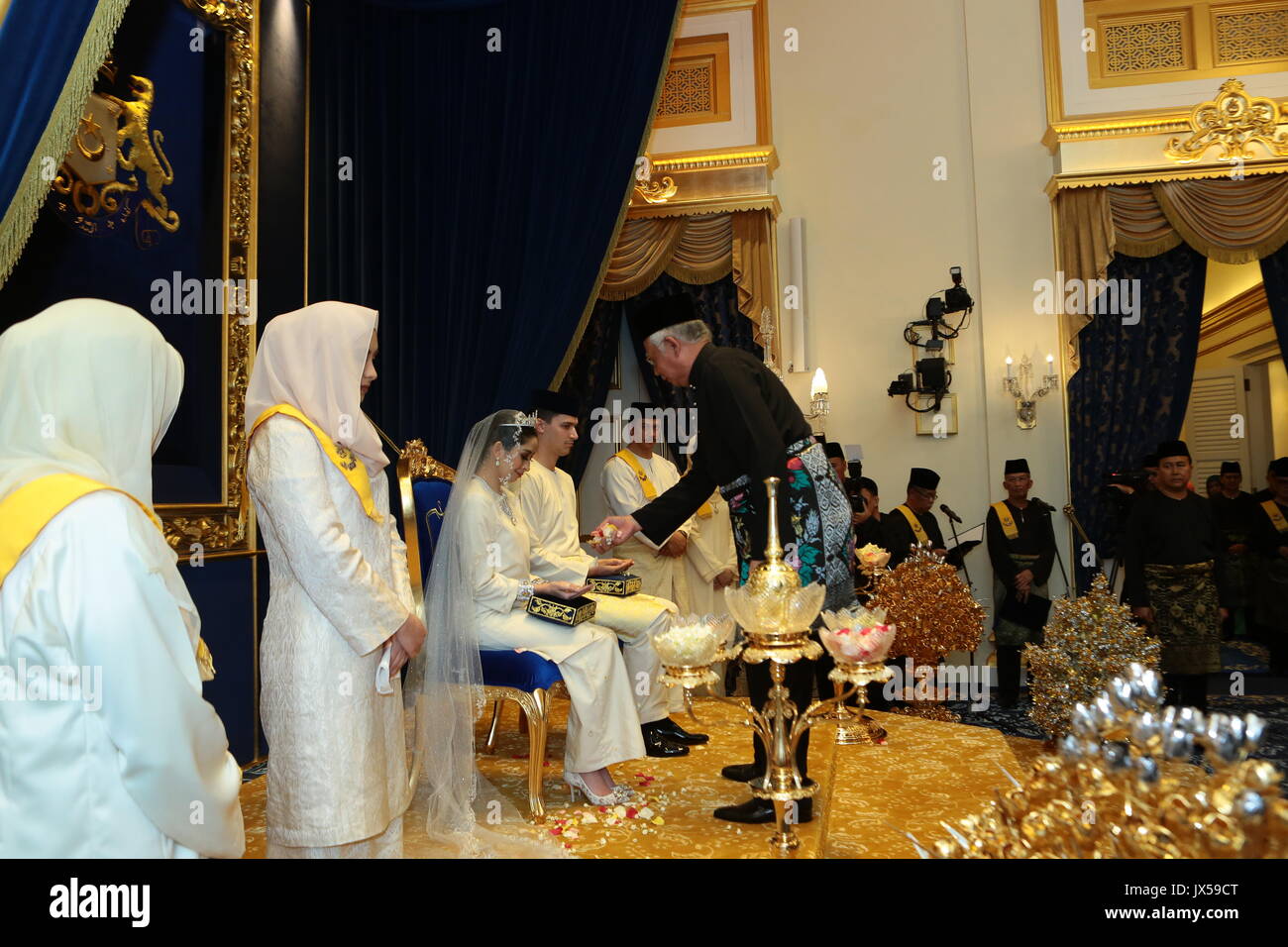 HANDOUT - Marriage of Princess Tunku Tun Aminah Sultan Ibrahim(jewelery ...