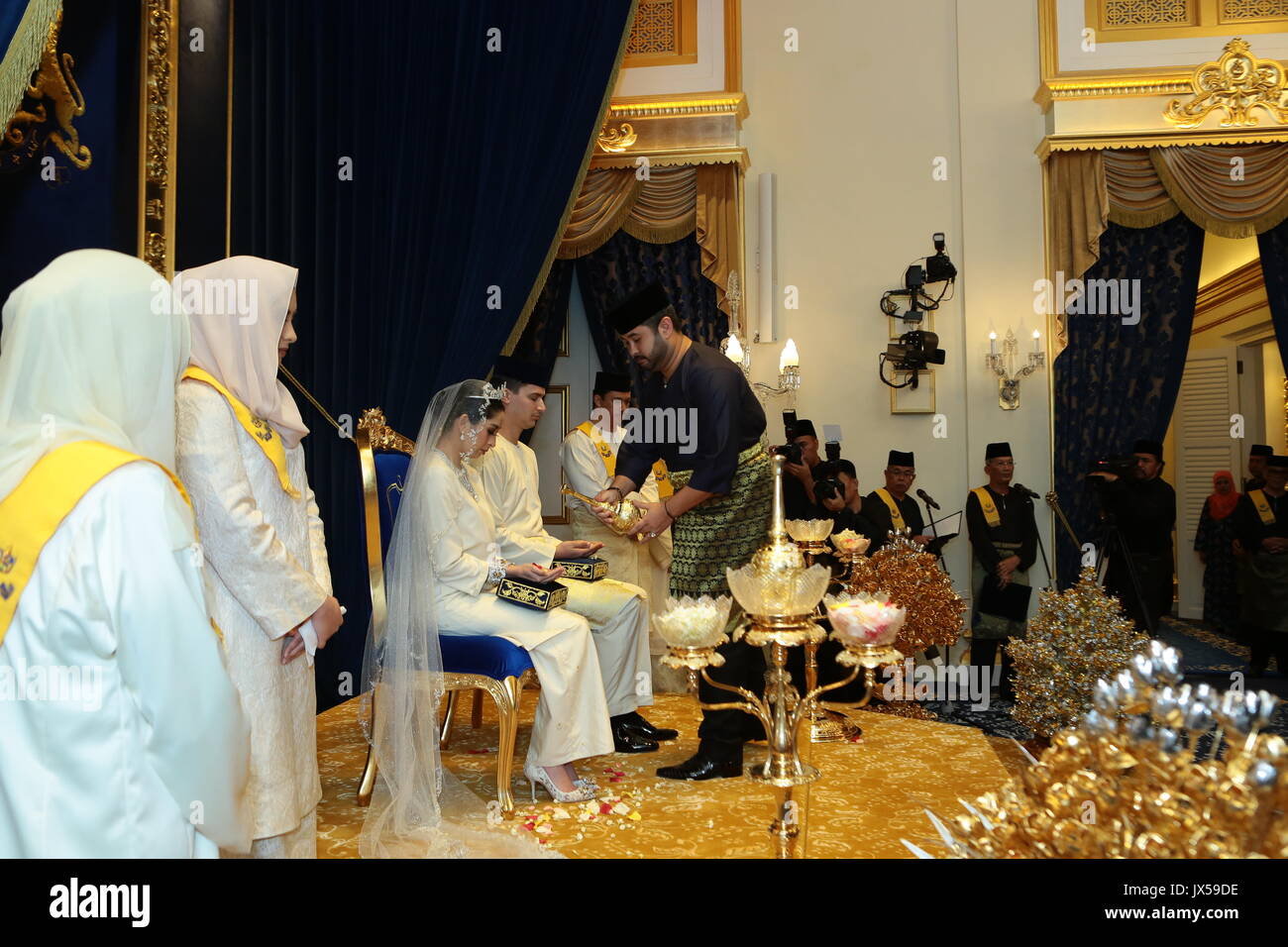 HANDOUT - Marriage of Princess Tunku Tun Aminah Sultan Ibrahim(jewelery ...
